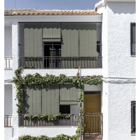 Store d'extérieur enroulable en bois - Rempart au soleil et aux mouches ...
